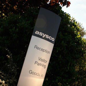 Monolith Totem Wayfinding Signs - Stealth Mono Fin | Signbox